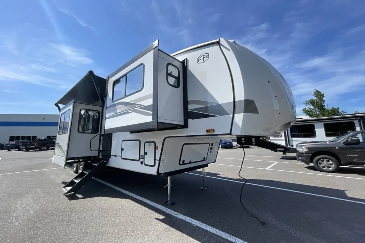 5th Wheel Bunkhouse 2026: Best Models, Prices & Buying Tips